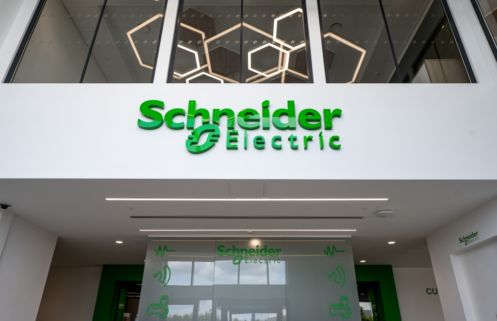 Schneider Electric opens new £42m manufacturing site | Zenoot