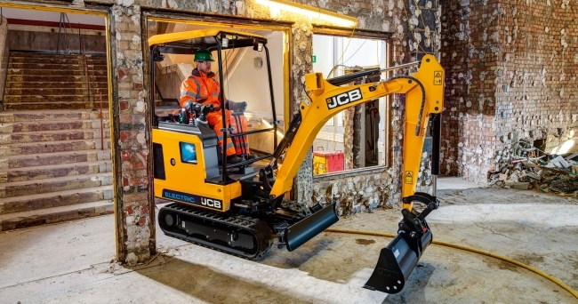 JCB electric digger wins MacRobert Award for engineering innovation ...