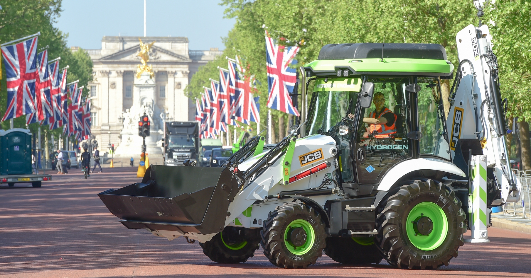 Green light for JCB hydrogen powered equipment road use | Zenoot ...