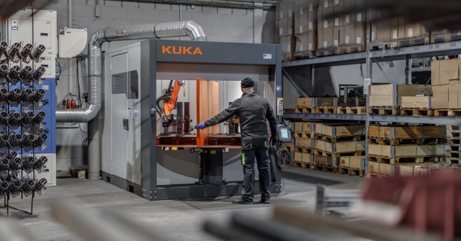 Case Study: How a KUKA robot helped an SME galvanizing plant expand its portfolio | Zenoot