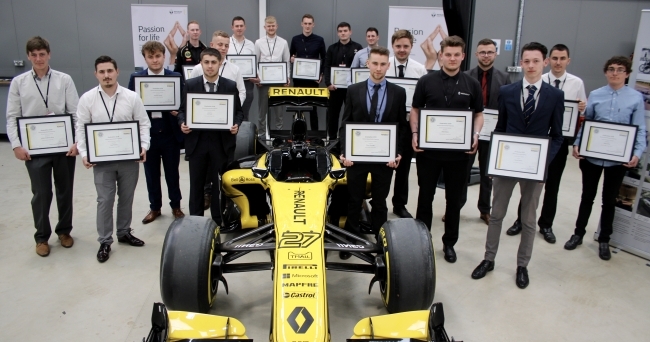 First technicians graduate from Renault’s apprenticeship programme | Zenoot